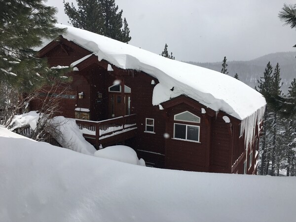 Luxury In Prime Location. Hot Tub, Games Room With Pool Table. 4th Night Free. - Truckee, CA