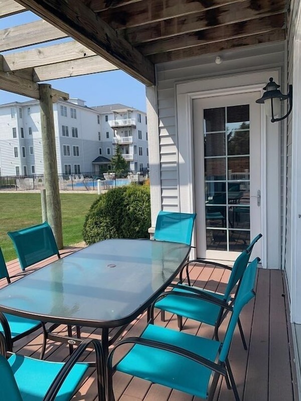3 Bedroom, 2 Bath Ground Level Condo With Walkout Access To Pool & Courtyard! - Ludington, MI