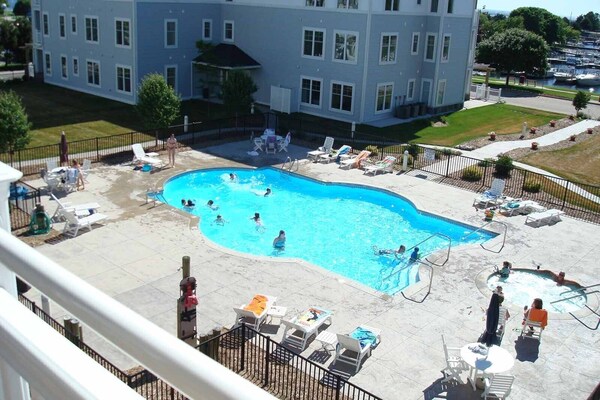 3rd Floor, 3 Bed, 2 Bath Downtown Condo W/excellent Views Of Marina & Harbor - Ludington, MI