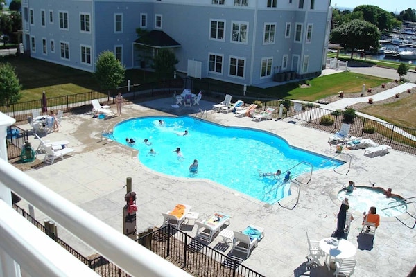 3rd Floor, 3 Bed, 2 Bath Downtown Condo W/excellent Views Of Marina & Harbor - Ludington, MI