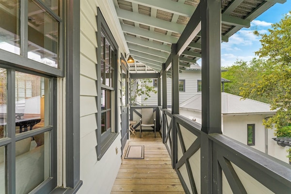Julia's Carriage House - Steps From The Center Of Rosemary Beach! - Rosemary Beach, FL