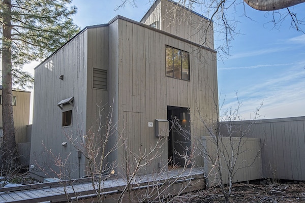 Ch059 | Fabulous Location & Dog Friendly! Lake & Mountain Views! - Black Butte Ranch, OR