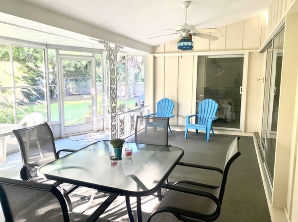Updated Holmes Beach Home - 2 Blocks To The Beach! - Holmes Beach, FL