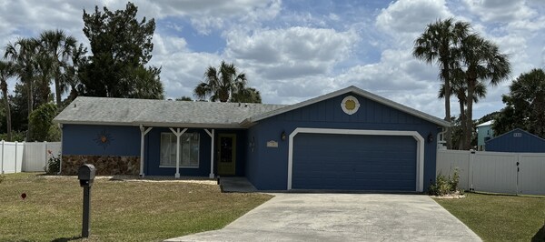 Fantastic Waterfront Home Great For Relaxing, Scalloping, Fishing & Kayaking!!! - Crystal River, FL