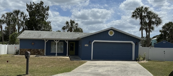 Fantastic Waterfront Home Great For Relaxing, Scalloping, Fishing & Kayaking!!! - Crystal River, FL