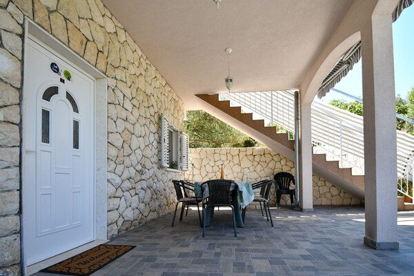 Appartement De Deux Chambres Prés De La Plage Sevid, Trogir (A-15404-a) - Sevid