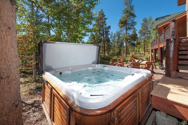 6 Bedroom Luxury Log Masterpiece In The Resort - Dillon, CO