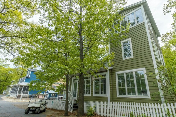 Ideal Family Getaway, Sleeps 6, Golf Cart Included! - Michigan City, IN