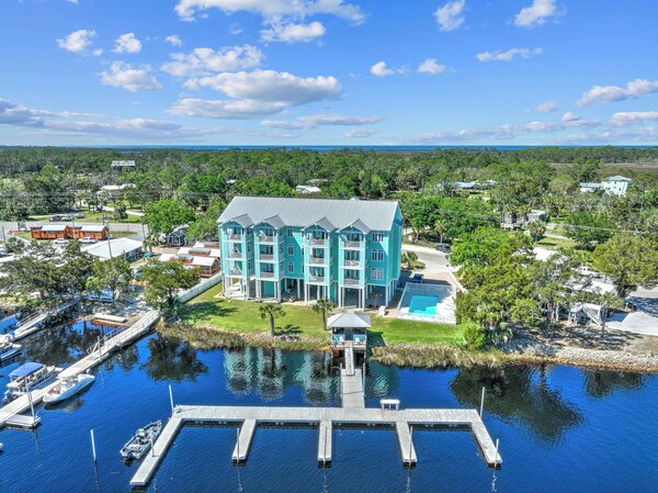River's Edge Condo 2a, Bldg 2- Larger Condo With Covered Parking - Steinhatchee, FL