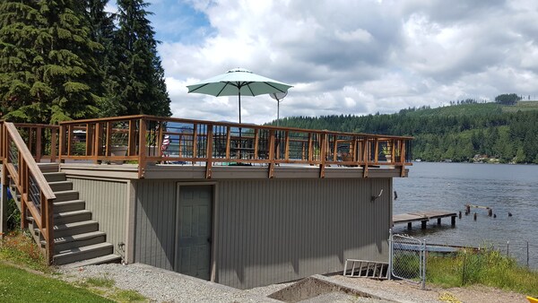 Bobbi's Beach House Is A Spacious Waterfront Home With Something For Everyone! - Lake Cavanaugh, WA