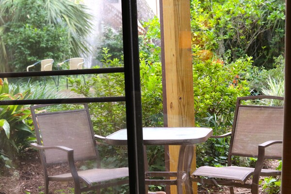Harbour Oaks Condo  Pool + Patio  Walk To Pier Village - St. Simons Island, GA