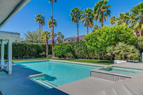 Luxury Home W/mountain Views, Oversized Salt Water Pool & Style! - Palm Springs, CA
