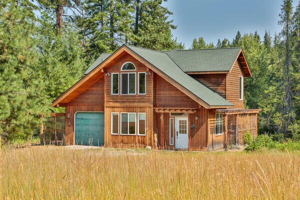 Sweet Private Leavenworth River Front Cabin With Fast Wifi & Hot Tub- Sleeps 6. - Plain, WA