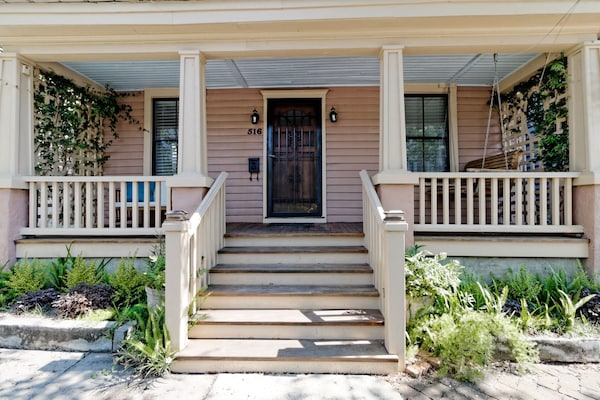 Traveler's Retreat: Your Refuge In The Old Town - Savannah, GA