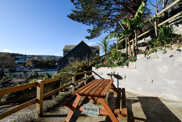 Attractive Modern House In Excellent Location - Looe