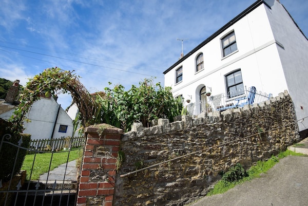 Fabulous Family Home With Spacious Garden And Wifi - Looe