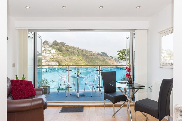 Fabelhafte Moderne Wohnung Mit Sensationeller Aussicht. - Looe