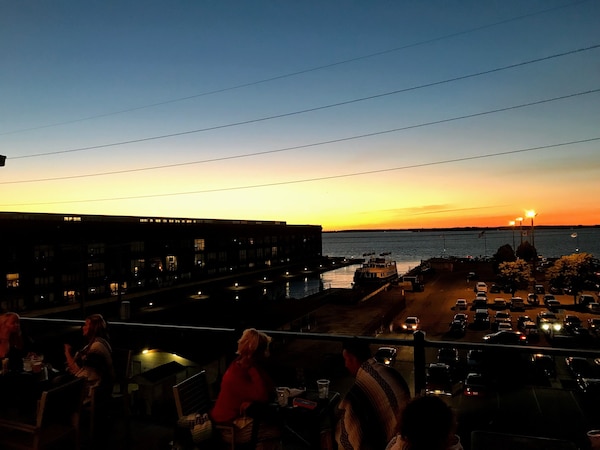 Lakefront Loft W/ City Views And Nearby Amenities For The Whole Family! - Cedar Point Beach, OH