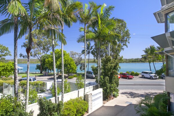 Luxury Riverfront Apartment, Free Use Of Bikes And Kayaks, Free Fast Wifi - Noosaville