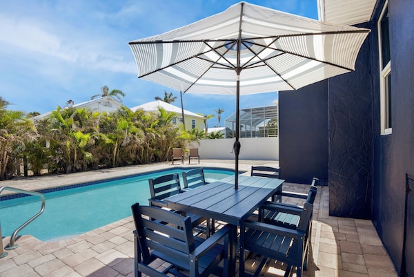 Anchors Away: Private Pool | Pet Friendly | Fenced Yard - Fort Myers Beach, FL