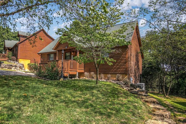 Pet Friendly Resort Cabin, Branson Woods, Indoor Pool! Luxury Sleeper! | 10 - Rockaway Beach, MO