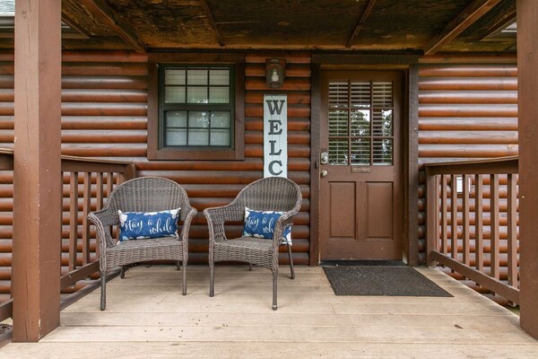 Resort Cabin! Whirpool Tub, Lots Of Space, Sleeps 8! | 9 - Branson, MO