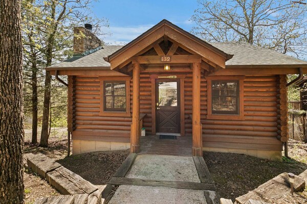 Pet-friendly! King Beds, Fireplace, Spacious, Endless Amenities! | 159 - Branson, MO