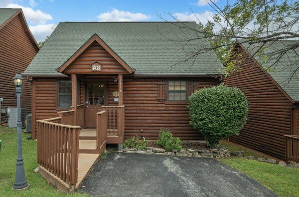 Charming And Romantic Getaway In Branson Woods - Whirlpool Tub, Indoor Pool, Full Kitchen | A8 - Branson, MO
