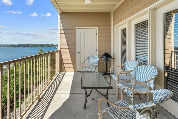 Lake Front Condo! Pet-friendly, Adjacent Marina, Incredible Views -C-5 - Ridgedale, MO