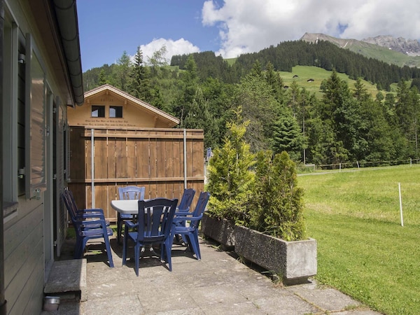 Cozy Vacation Chalet With Lots Of Space And Seating Area - Kandersteg