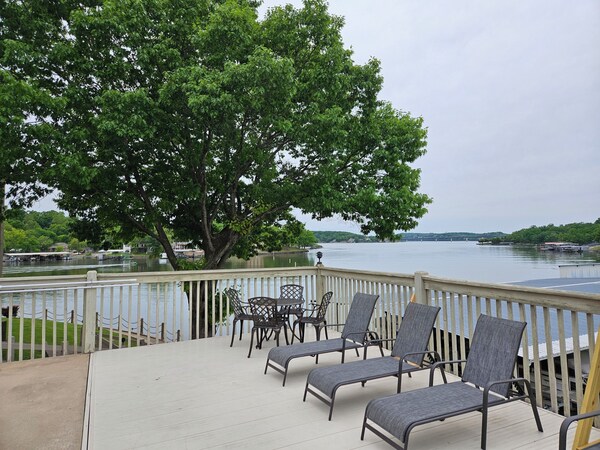 10% Off 3 Day June/july! Waterfront Walk-in.  5 Star  3 Br/3 Bth Sleep 3 Pools - Osage Beach, MO