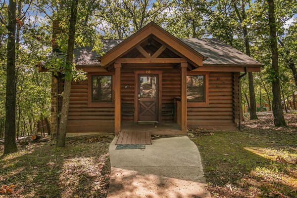 Genuine Log Cabin, Incredible Location, Whirlpool Tub, Indoor Pool! |153 - Branson, MO