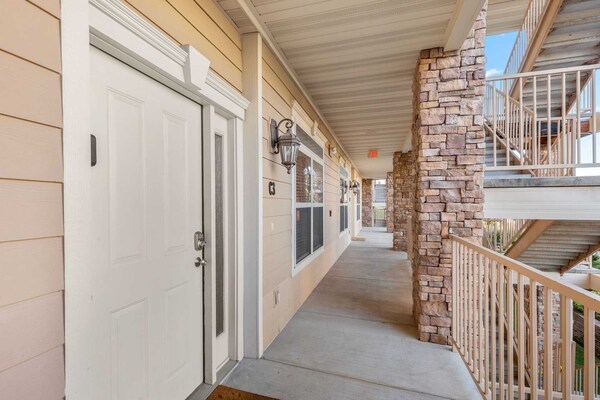 Beautiful Table Rock Lake Views! - 4 Bedroom - Pet Friendly - Huge Lake Views From Both Units - Ridgedale, MO