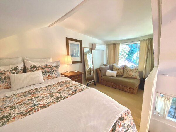 Relaxing Topanga Getaway: Remodeled Kitchen\/bath, Pool, Jacuzzi, Close To Beach! - Malibu, CA