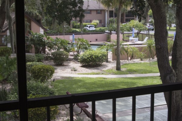 Location, Location...... Beautiful Grounds; A Lot Of Value - 노스 포트