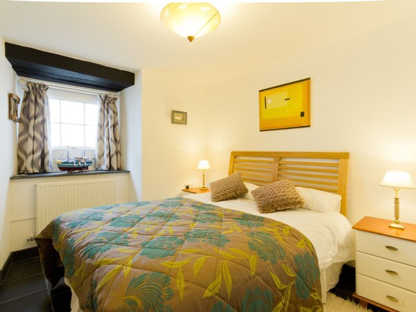 Museum Apartment - Sleeps 4 Guests  In 2 Bedrooms - Looe