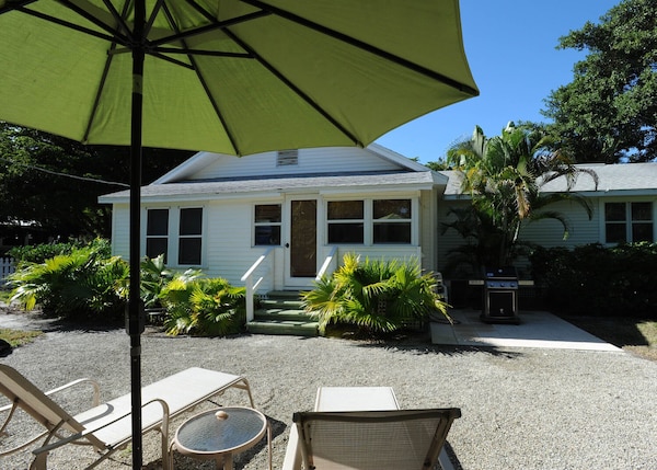 Blissfully Serene Palm Cottage In Town And 2 Blocks From Beach - Boca Grande, FL