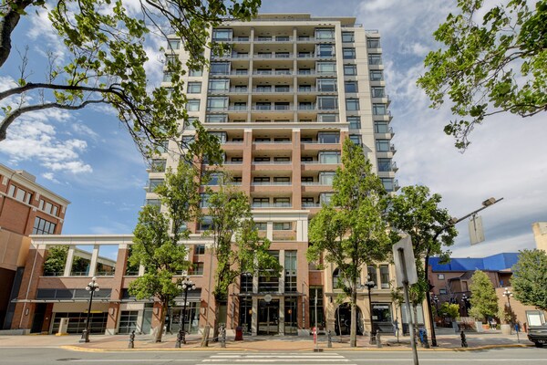 Urban Oasis In Historic Victoria - Saanich