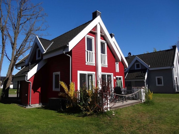 Gemütliche Doppelhaushälfte Mit Sauna, Whirlpool, Kaminofen, Strandnah - Glowe