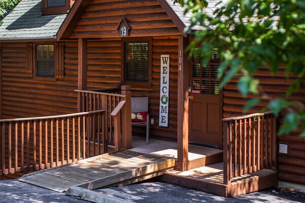 Luxury In The Ozarks! 4 Master Suites, 3 Pools, 2 Spacious Living Areas - 19 - Missouri