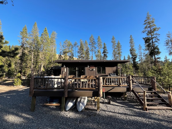 On The River! Newly Remodeled 3 Bedroom Log Cabin Located Near Stanley Idaho\n - Stanley, ID