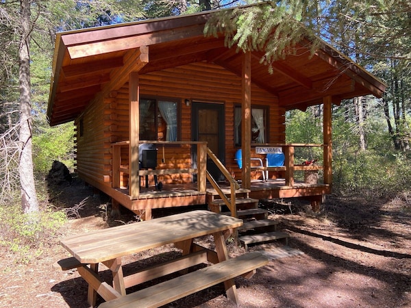 Tamarack Cabin At Columbia Mountain Ranch - Glacier National Park