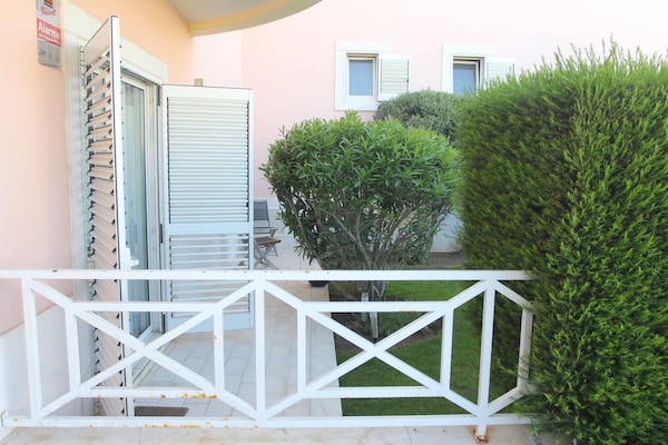 Spacious Apartment With Sun Terrace/private Garden/pool - Oeiras