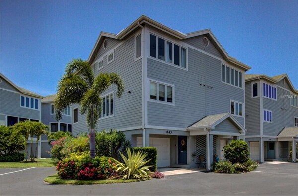 Country Club Long Boat Key Beach Villa  2b 3ba Pool\nno Hurricane Damage - Longboat Key, FL