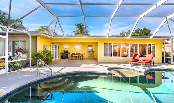 Beautiful Home On Lake Clarke Shores - Lake Worth, FL