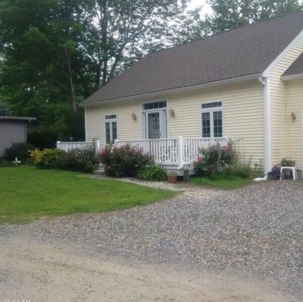 Beach Vacation Cottage - Long Beach, ME