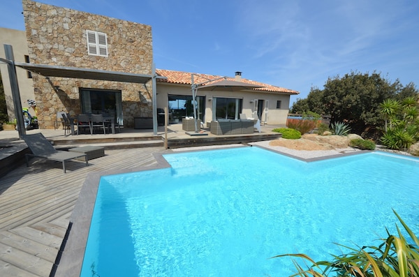 Calvi, Vista Mare, Villa Moderna, Piscina Riscaldata, Jacuzzi, - Calvi