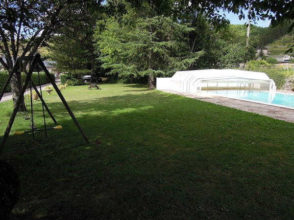 Tremoulis, Gran Albergue Con Piscina En La Canourgue Lozère - La Canourgue