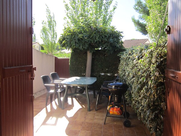Villa Bien Exposée Avec 2 Terrasses, Proche De La Mer Et Des Commerces - Saint-Cyprien
