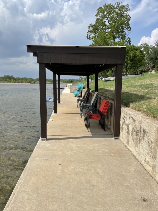 New 3rd Full Bathroom For 2025. Best Lake And Mountain Views. Super Clear Water - Kingsland, TX